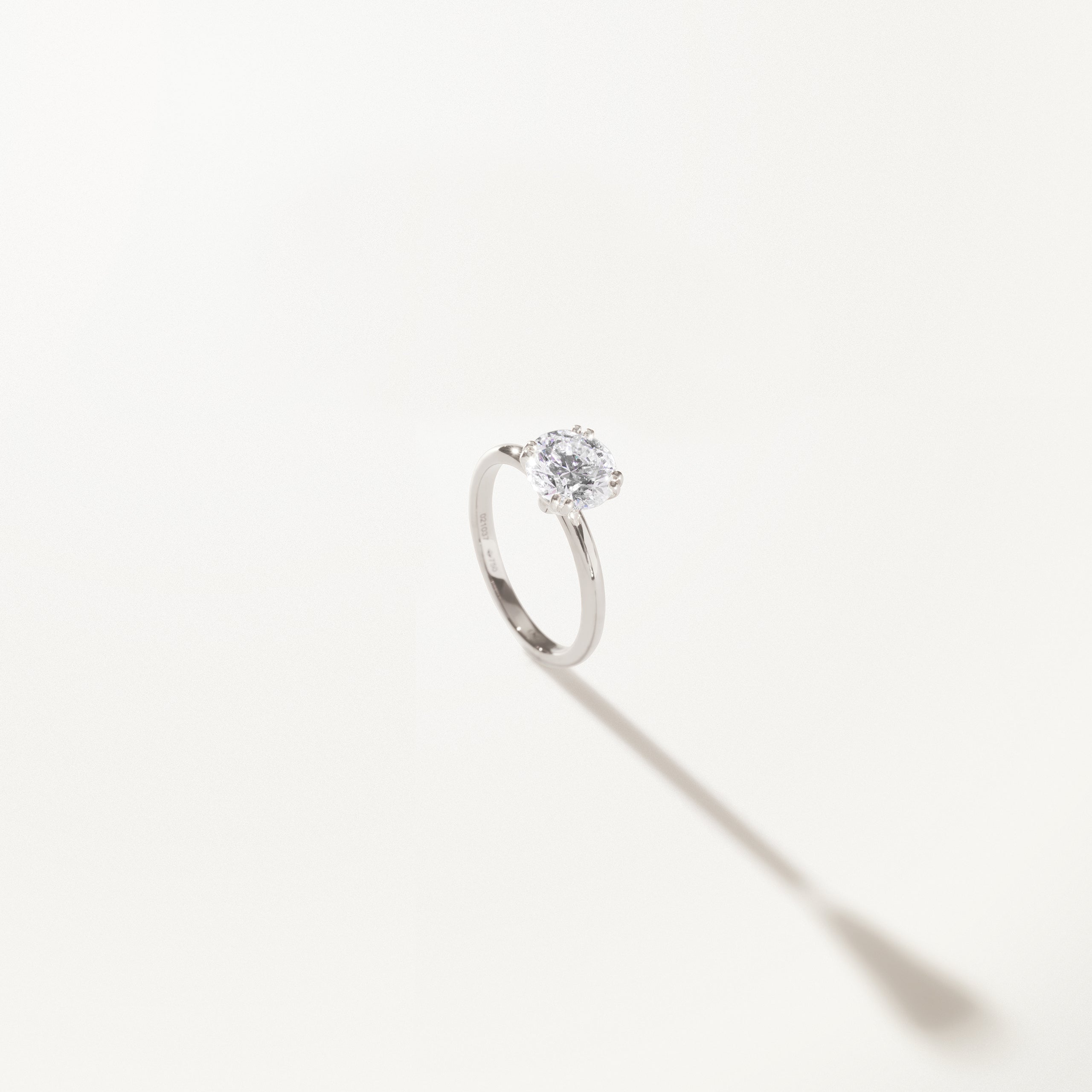 Lumière Engagmement Ring,Lab diamond solitaire platinum band | Oscar Massin